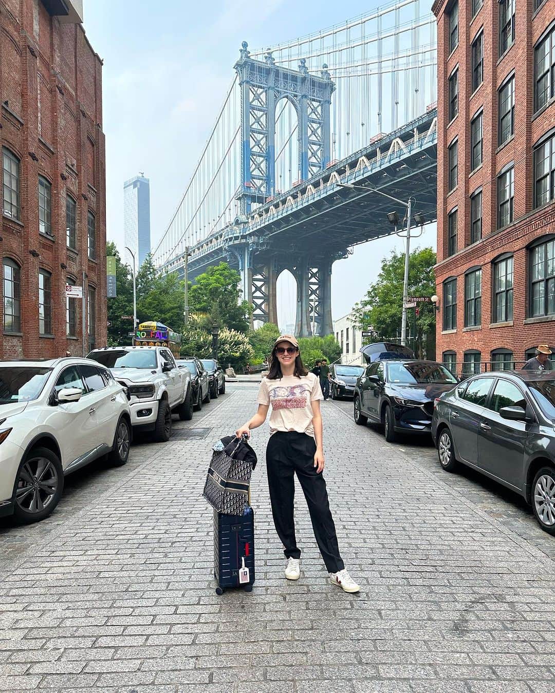 アレクサンドラ・ダダリオさんのインスタグラム写真 - (アレクサンドラ・ダダリオInstagram)「. Outta run to Paris ...