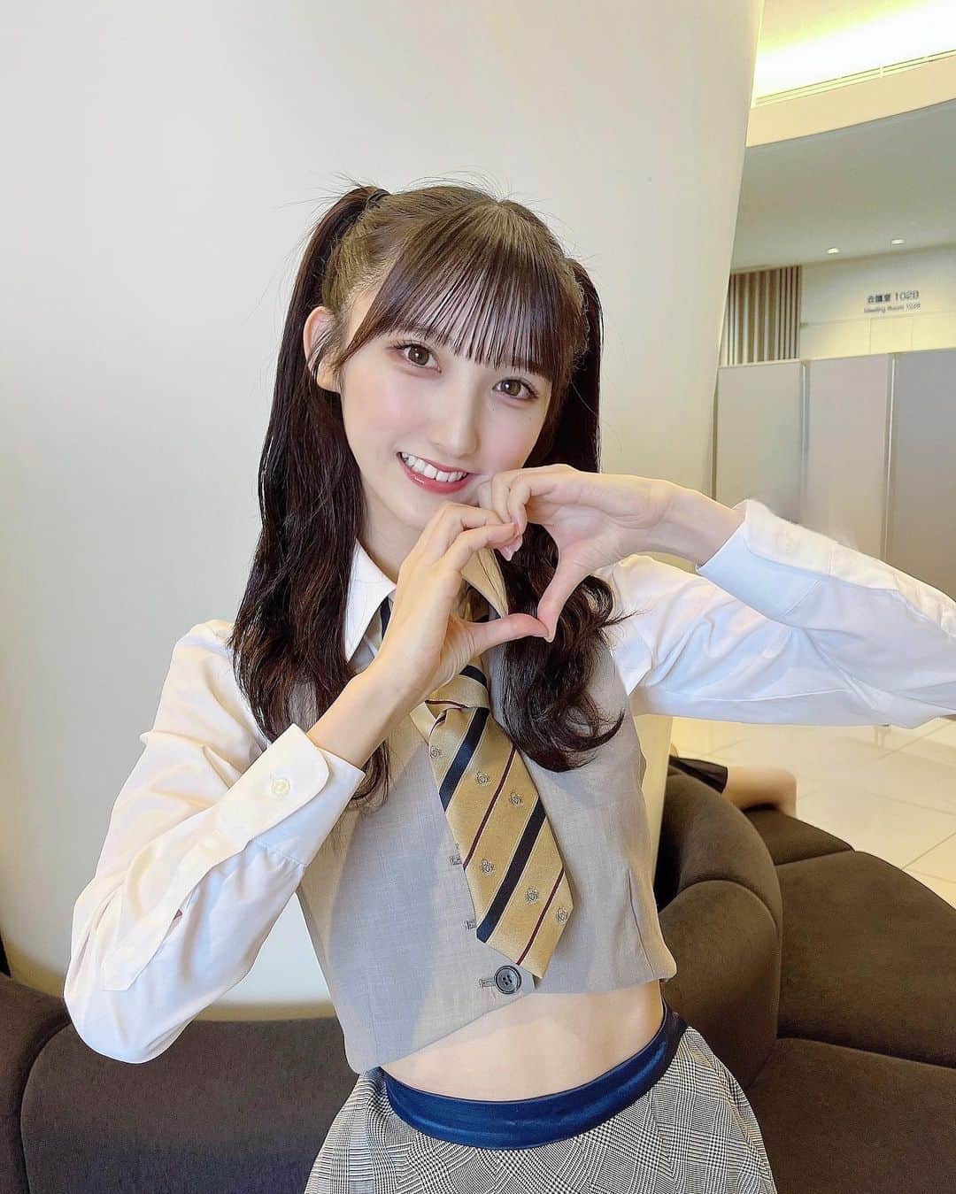 長友彩海さんのインスタグラム写真 - (長友彩海Instagram)「☺︎ THEMUSICDAY 2023 🌞🌴🌺 ヘビーローテーションを披露させて頂きました！ 沢山のメンバーと出演出来て ...