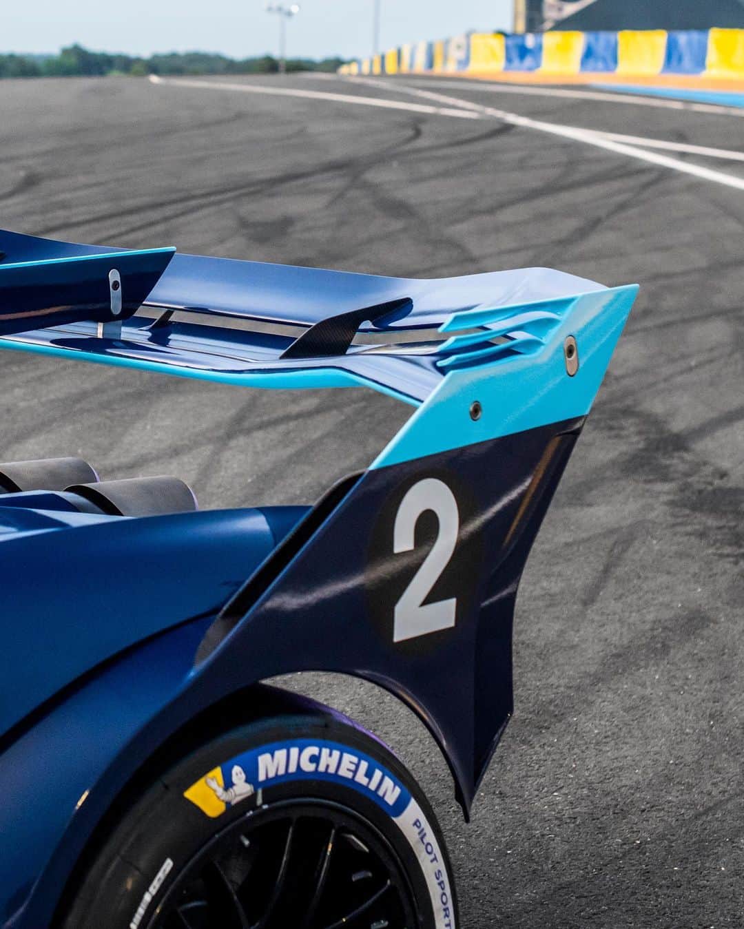 ブガッティさんのインスタグラム写真 - (ブガッティInstagram)「The BUGATTI BOLIDE takes to the ...