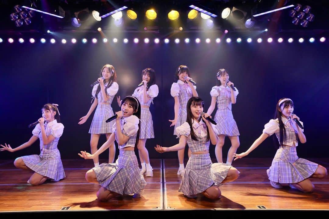AKB48 Officialさんのインスタグラム写真 - (AKB48 OfficialInstagram)「AKB48 18期研究生💜🤍 本日劇場公演デビュー㊗️🎉💕 ⁡ 「ただいま 恋愛中 ...