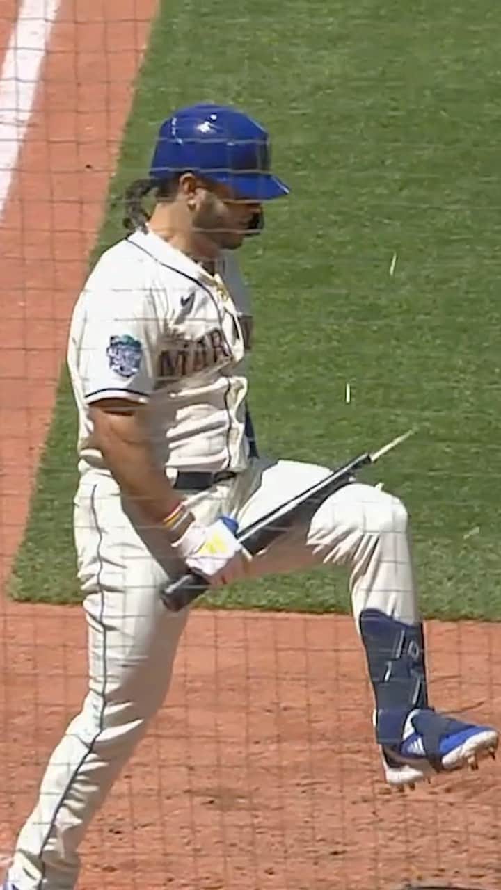 MLBさんのインスタグラム動画 - (MLBInstagram)「Eugenio Suárez channels his inner Bo Jackson. 🤯」7月3日 8時07分 - mlb