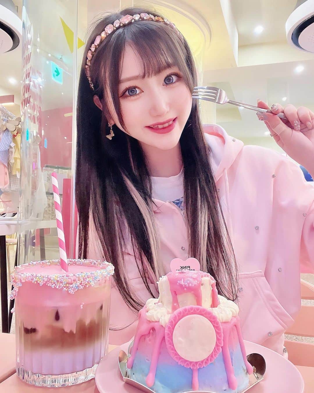 あいにゃんさんのインスタグラム写真 - (あいにゃんInstagram)「pink mellow cafe🦩🎀💕💓💗 ︎︎ ︎︎︎ ︎︎︎ ︎ 天才的にピンクでかわいすぎた^っ ̫