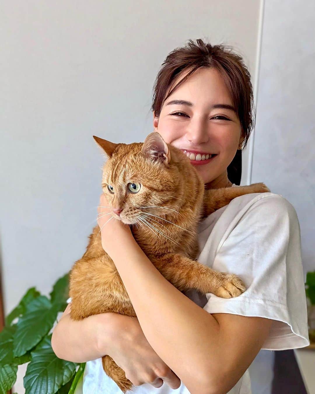 石井里奈さんのインスタグラム写真 - (石井里奈Instagram)「週末は久々にゆっくり実家に🏠 小太郎と久々に再会したのにこちらのご様子です🐈笑 . @chaco_soujuen にいた ...