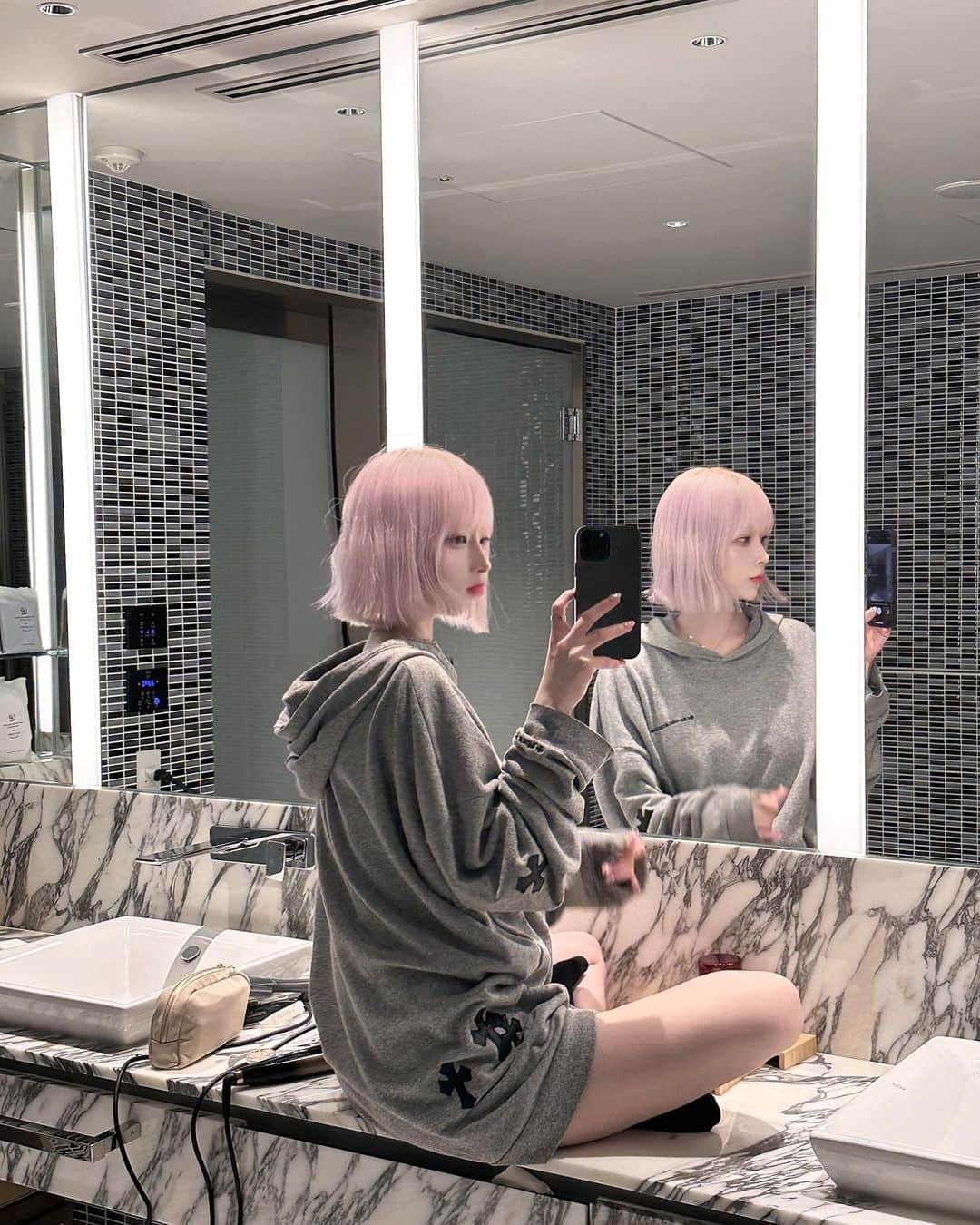 オ・ジウンさんのインスタグラム写真 - (オ・ジウンInstagram)「단발 보고싶다길래🩷🩶」7月3日 21時07分 - gini_s2_