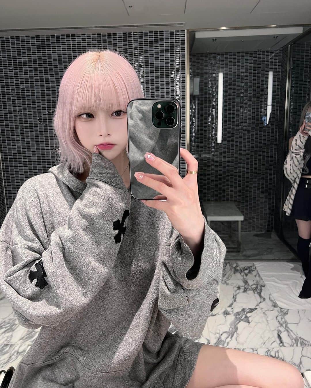 オ・ジウンさんのインスタグラム写真 - (オ・ジウンInstagram)「단발 보고싶다길래🩷🩶」7月3日 21時07分 - gini_s2_