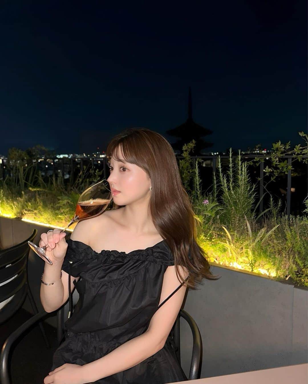 麻亜里さんのインスタグラム写真 - (麻亜里Instagram)「京都のおしゃれルーフトップバー🍷 K36 お昼にもまた来てみたい♡ 22時には五重塔のライトが消えちゃうので五重塔を見たい人は ...