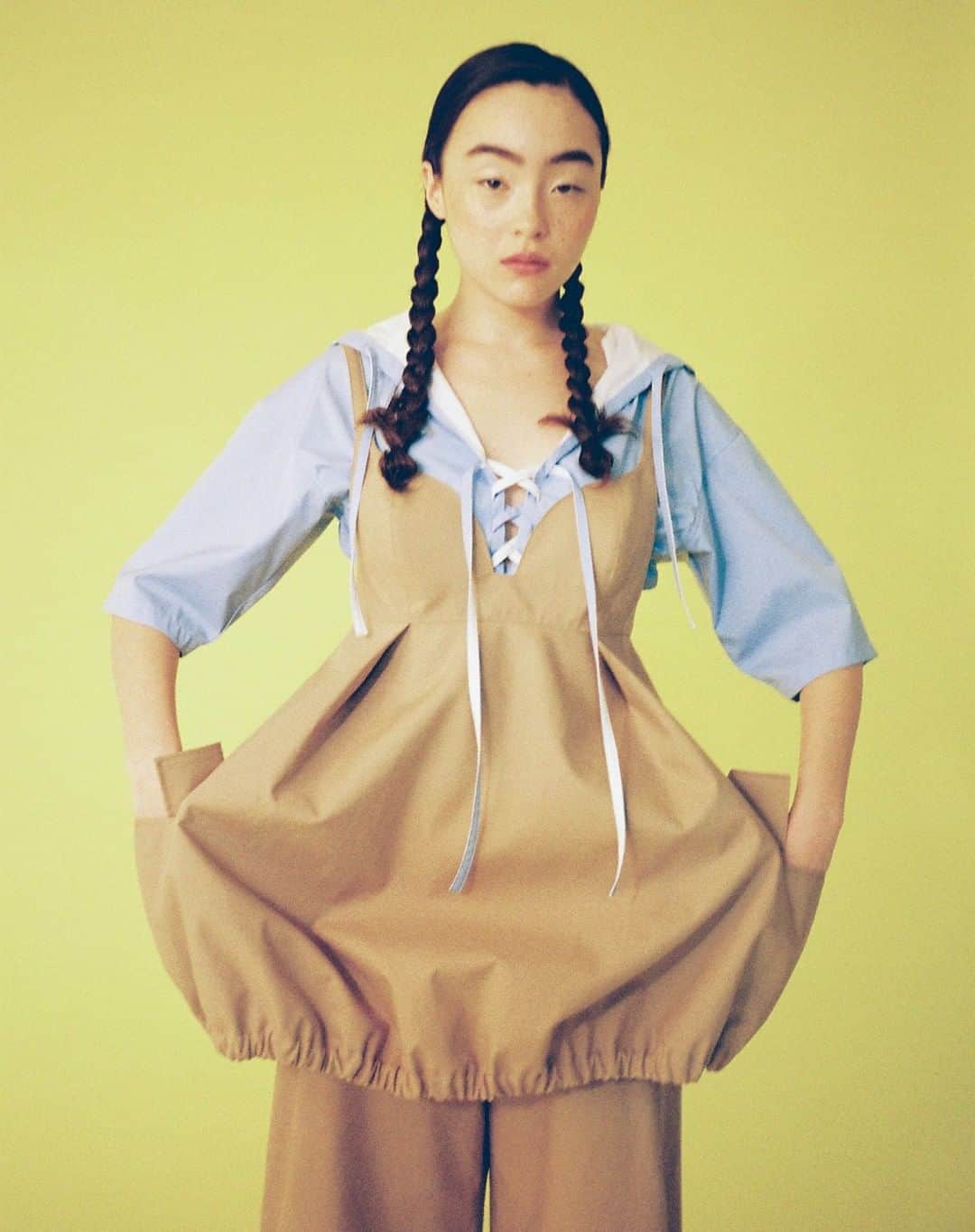 装苑さんのインスタグラム写真 - (装苑Instagram)「\ひねりをきかせるミオズモーキーに注目💫／ 発売中の『装苑』7月号より、アザー ...