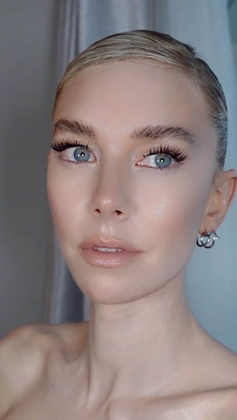 JO BAKERさんのインスタグラム動画 - (JO BAKERInstagram)「V A N E S S A • K I R B Y 🇬🇧 Futuristic minimalist ...