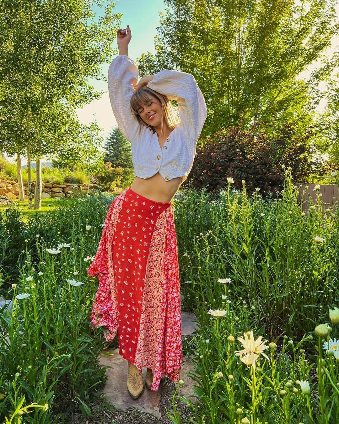 Emily Zeckさんのインスタグラム写真 - (Emily ZeckInstagram)「Flower sniffer」7月6日 2時43 ...