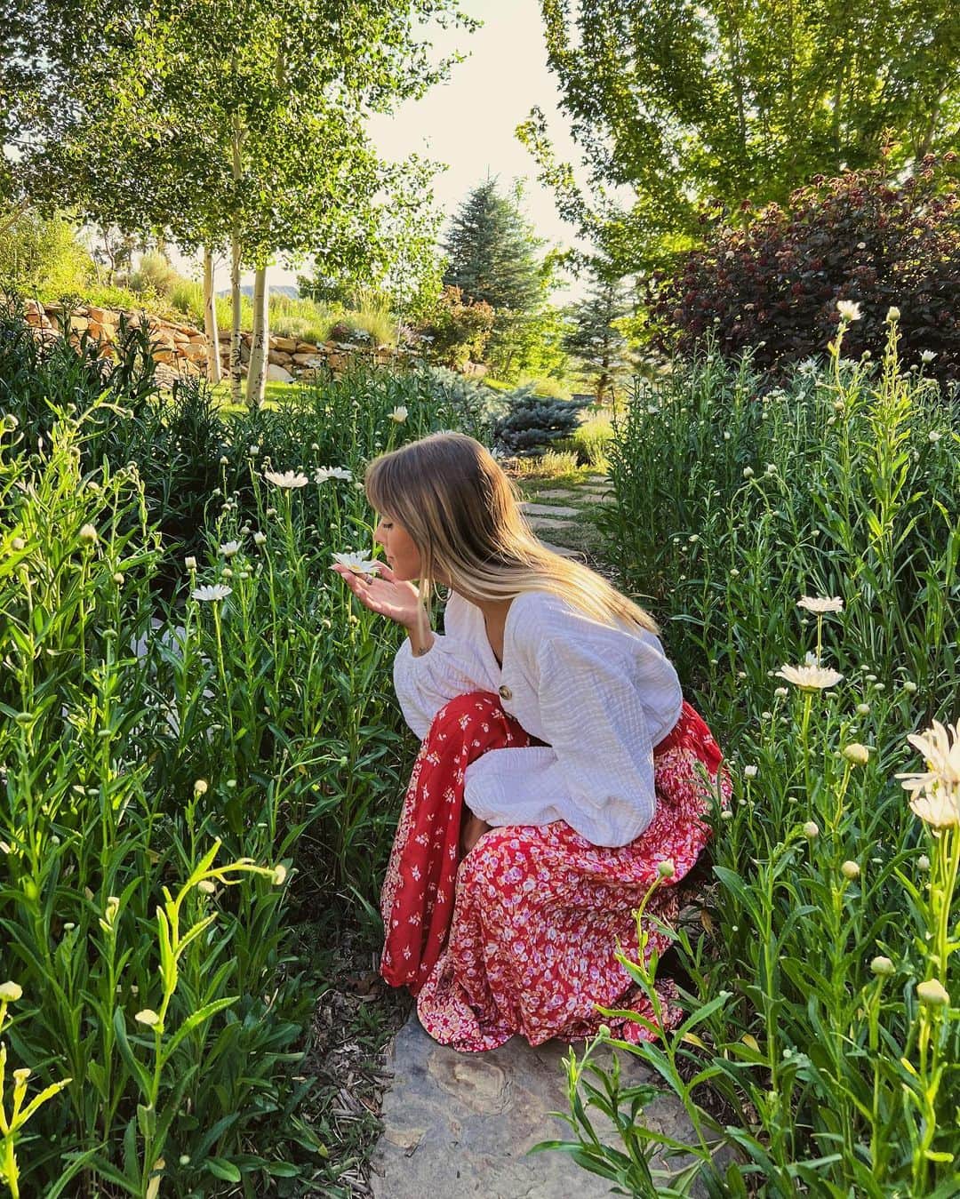 Emily Zeckさんのインスタグラム写真 - (Emily ZeckInstagram)「Flower sniffer」7月6日 2時43 ...