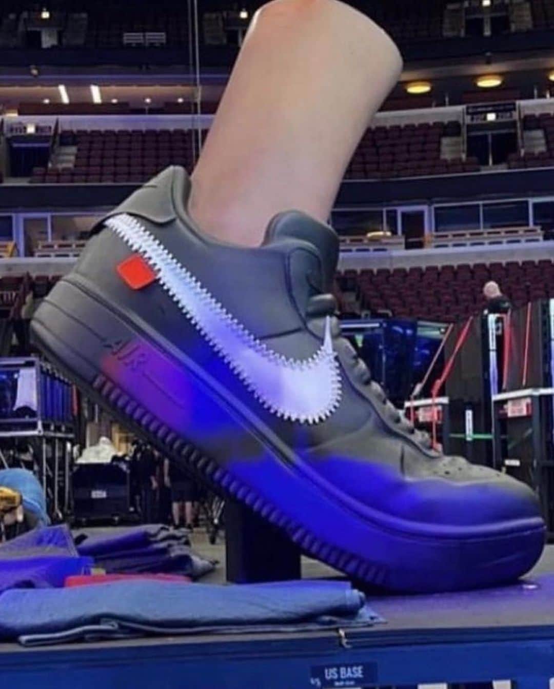 Nice Kicksさんのインスタグラム写真 - (Nice KicksInstagram)「Drake honored Virgil ...