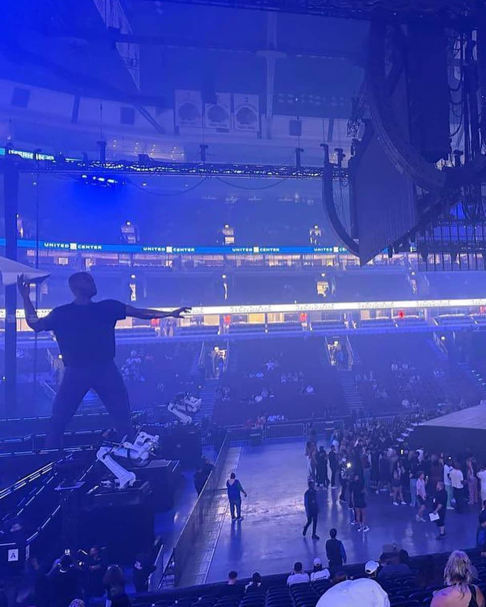 Nice Kicksさんのインスタグラム写真 - (Nice KicksInstagram)「Drake honored Virgil ...