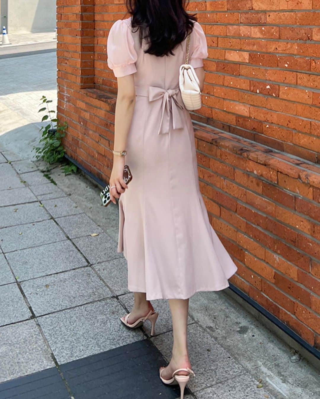 DHOLICさんのインスタグラム写真 - (DHOLICInstagram)「韓国っぽフェミニンアイテム💞 絶妙な女性らしさや上品さを演出してくれて シンプルすぎない洗練されたデザイン💭 韓国 ...