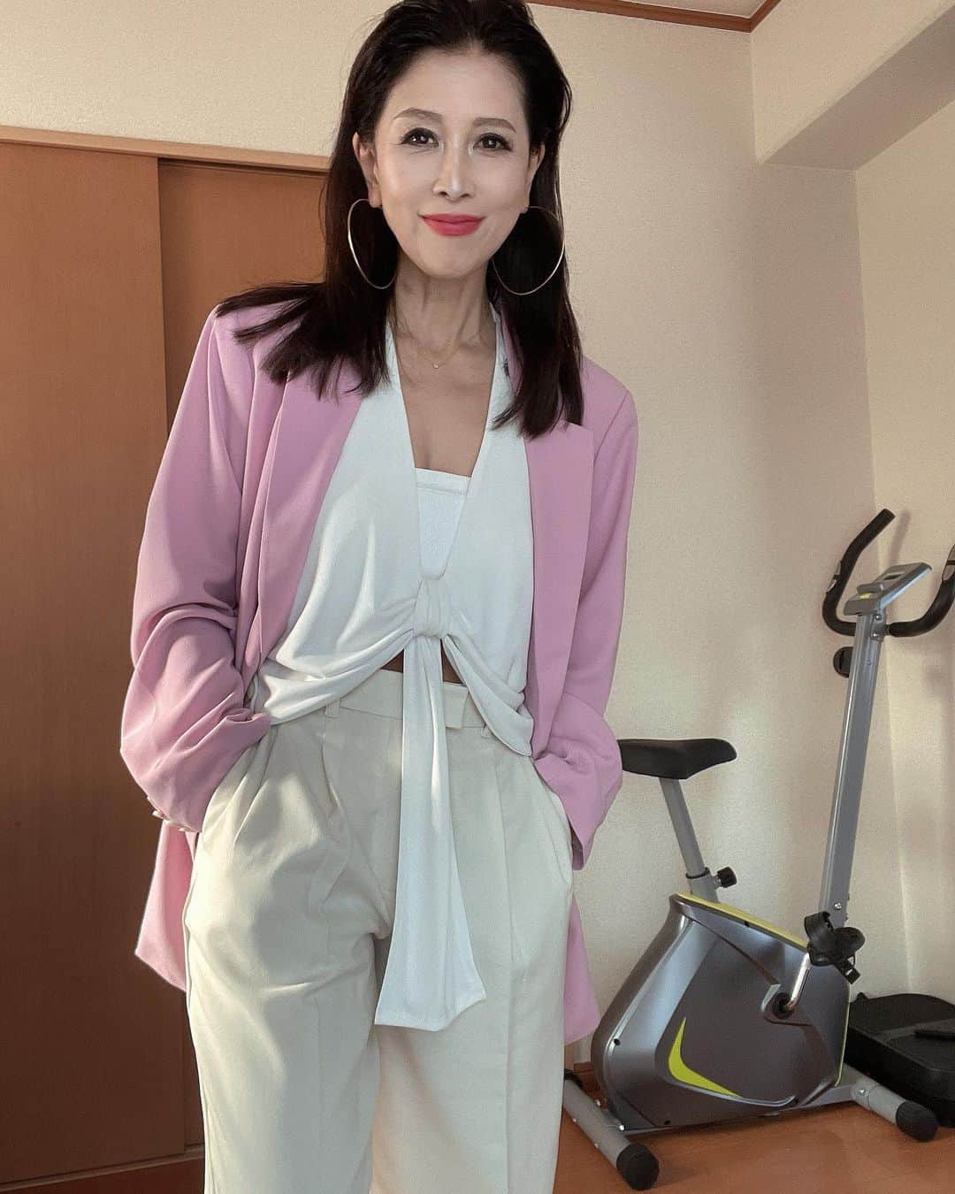 Naoko（なおこ）さんのインスタグラム写真 - (Naoko（なおこ）Instagram)「🖤 🖤 🖤 かっこつけても 岩井ジョニ男🥸 洗面 ...