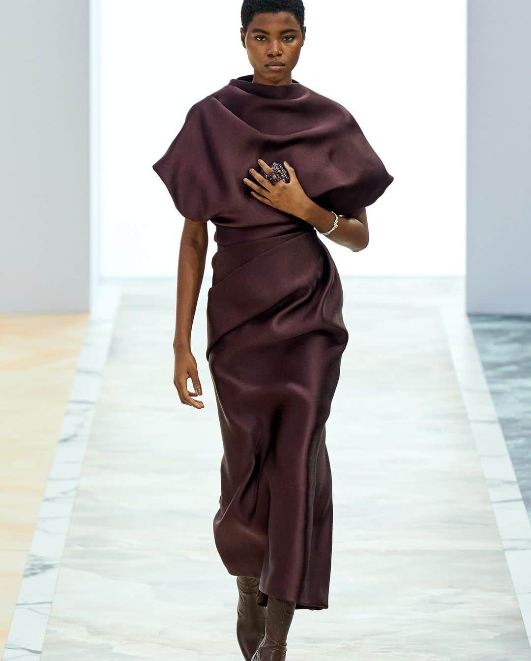 ELLE Brasilさんのインスタグラム写真 - (ELLE BrasilInstagram)「A @fendi encerrou a ...