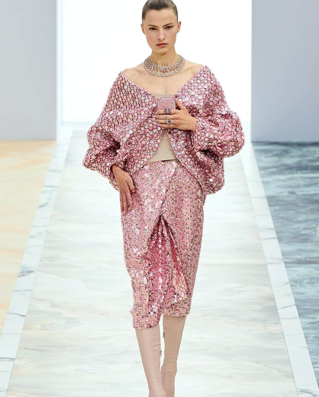 ELLE Brasilさんのインスタグラム写真 - (ELLE BrasilInstagram)「A @fendi encerrou a ...