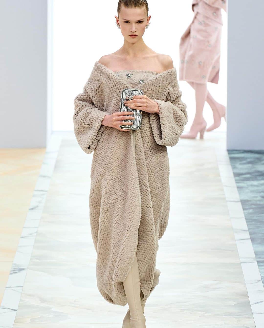 ELLE Brasilさんのインスタグラム写真 - (ELLE BrasilInstagram)「A @fendi encerrou a ...