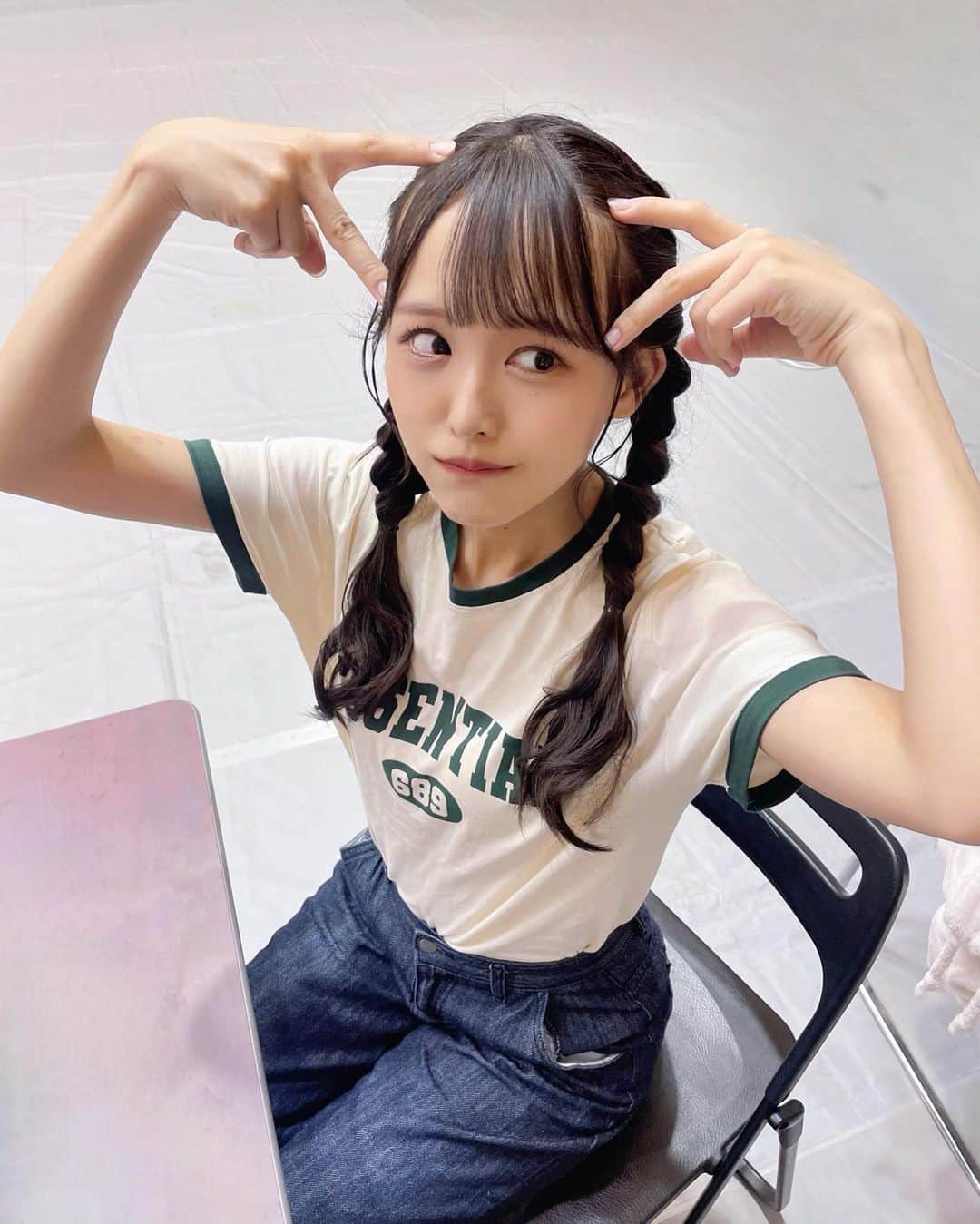 福田朱里さんのインスタグラム写真 福田朱里instagram 「ねこぴーす🐱🩶 三つ編みアレンジ 三つ編み カジュアルコーデ