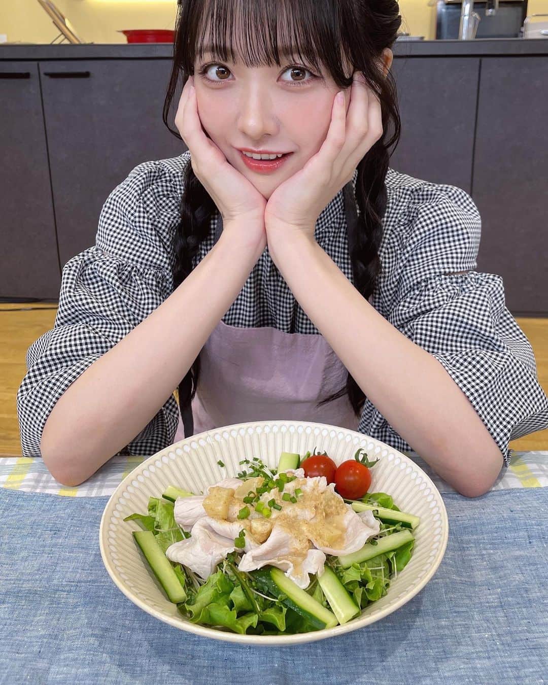 石田千穂さんのインスタグラム写真 - (石田千穂Instagram)「#cookpadLive ありがとうございました！ 白桃ごまだれ冷しゃぶを作りました。 白桃の程よい甘味が合います！ 毎回 ...