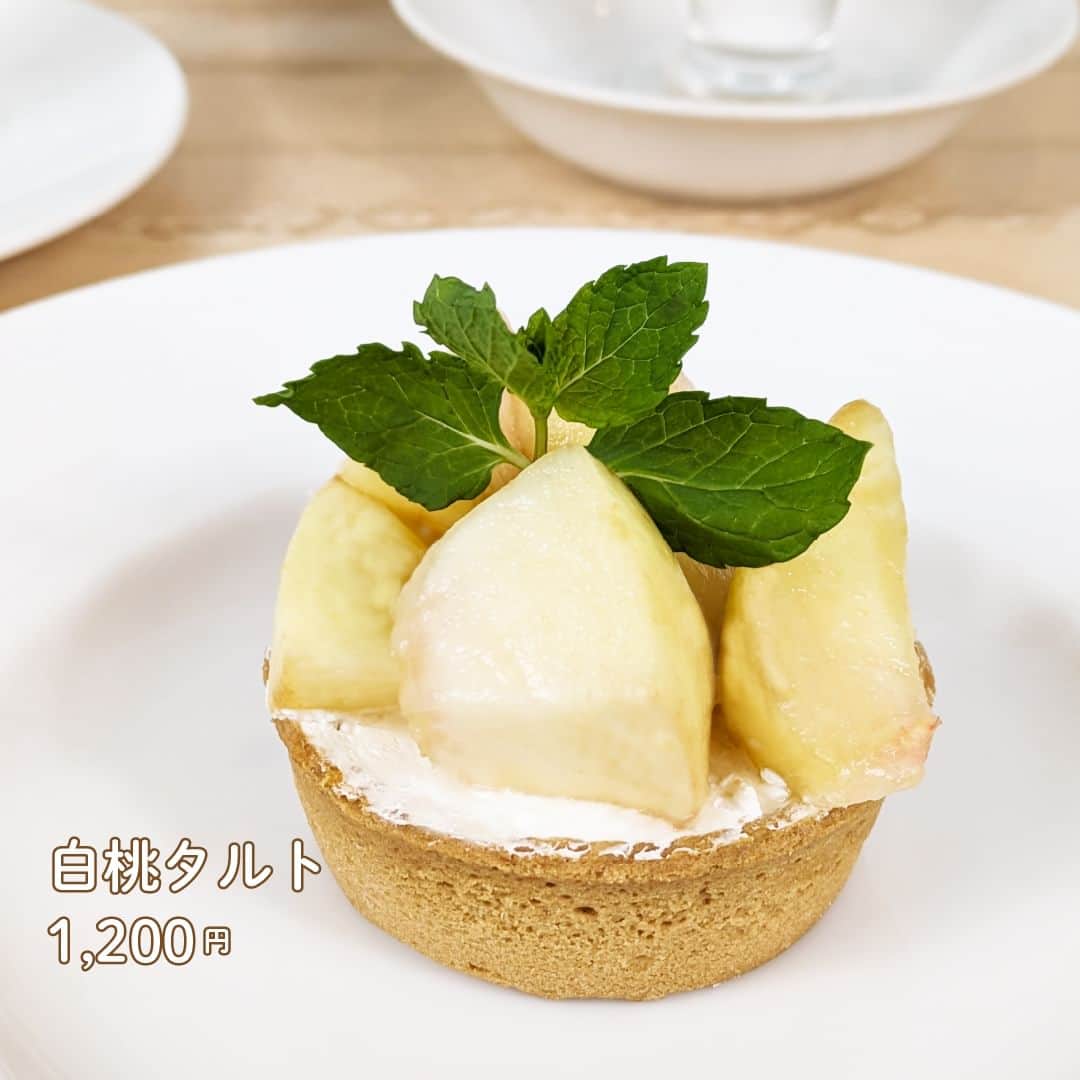 favyさんのインスタグラム写真 - (favyInstagram)「新橋で贅沢な「おかやま白桃フェア」開催！白桃のパフェやタルト、プリンが限定登場 🚃東京都港区新橋一丁目11番7号 🏷 ...