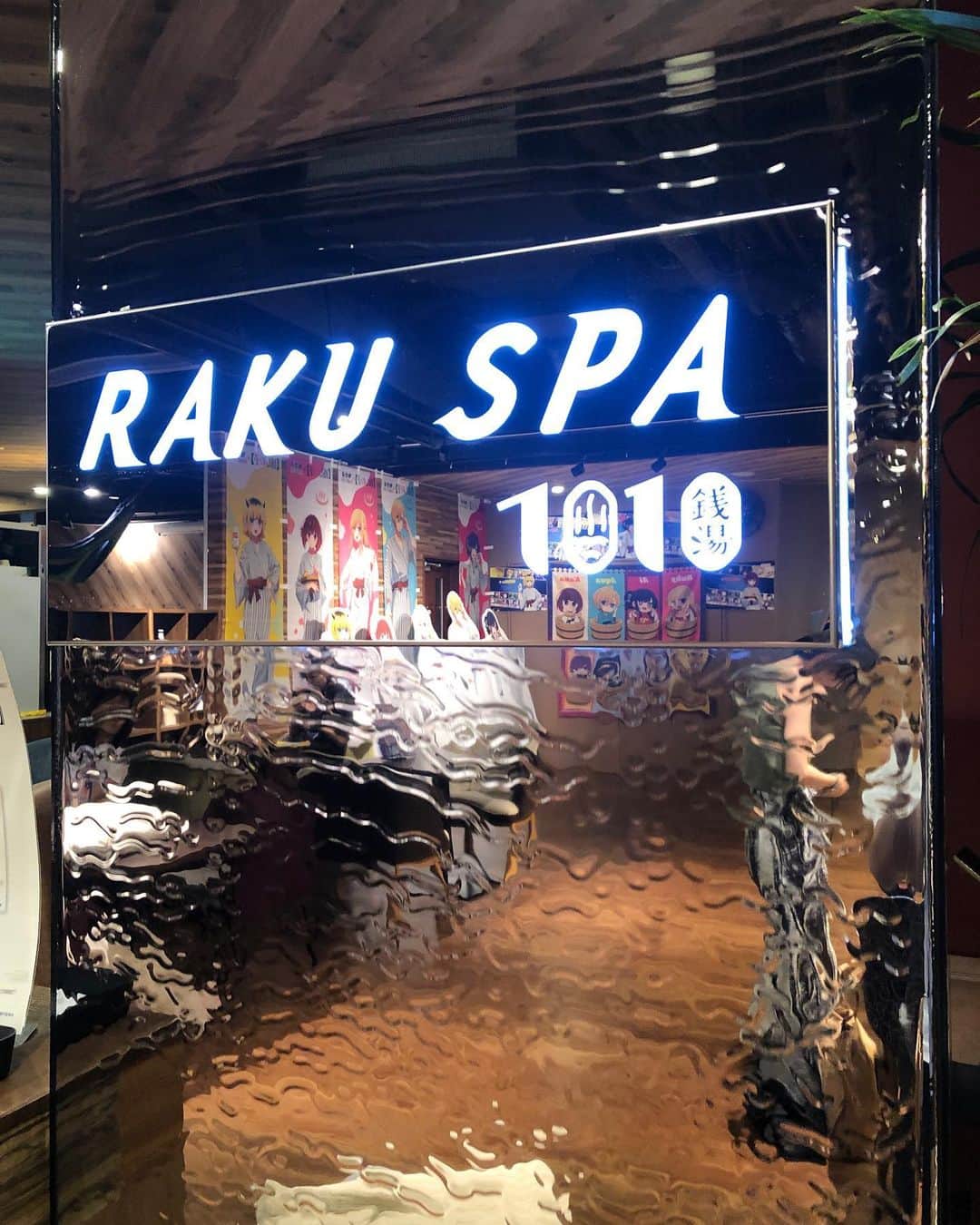 岩城滉太さんのインスタグラム写真 - (岩城滉太Instagram)「「RAKU SPA 1010 神田」 10人ぐらい入れそうなサ室で、常時100度ぐらいだったので、アツアツのサウナを楽しめ ...