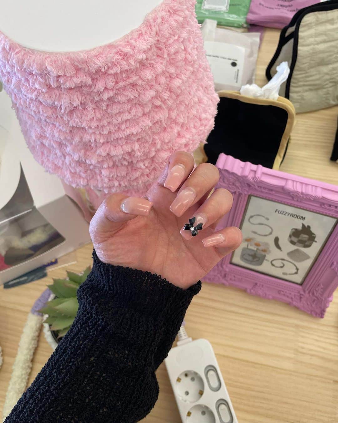河﨑莉奈さんのインスタグラム写真 - (河﨑莉奈Instagram)「리본네일🎀🖤 💅🏻@_jemiy_u 고마워요 ₍ᐢ‥ᐢ₎ ୨୧ 韓国の ...