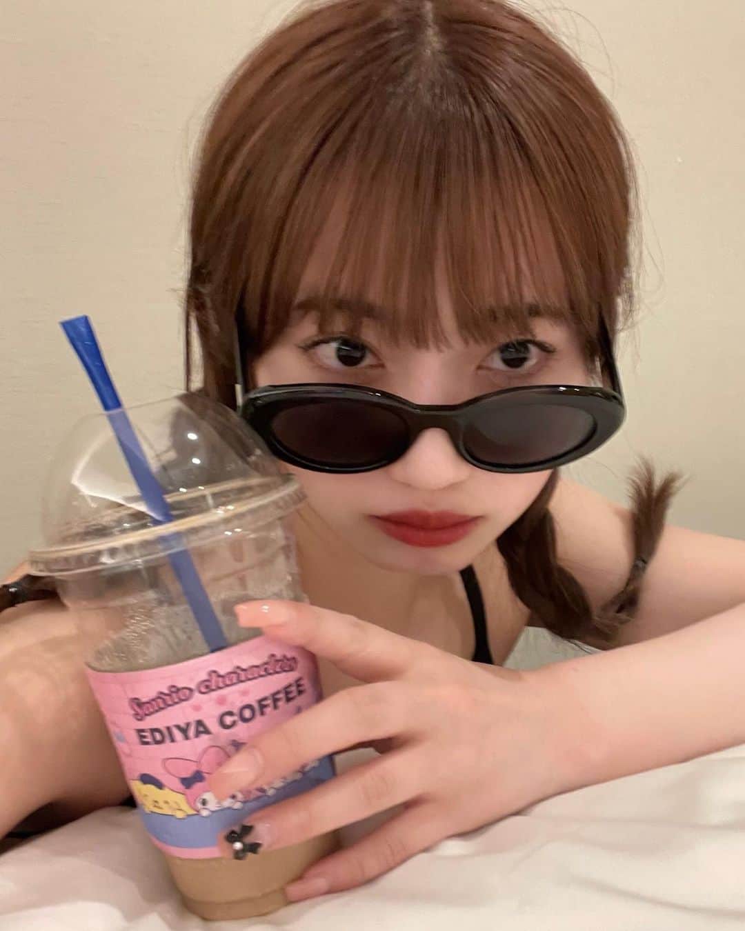 河﨑莉奈さんのインスタグラム写真 - (河﨑莉奈Instagram)「리본네일🎀🖤 💅🏻@_jemiy_u 고마워요 ₍ᐢ‥ᐢ₎ ୨୧ 韓国の ...