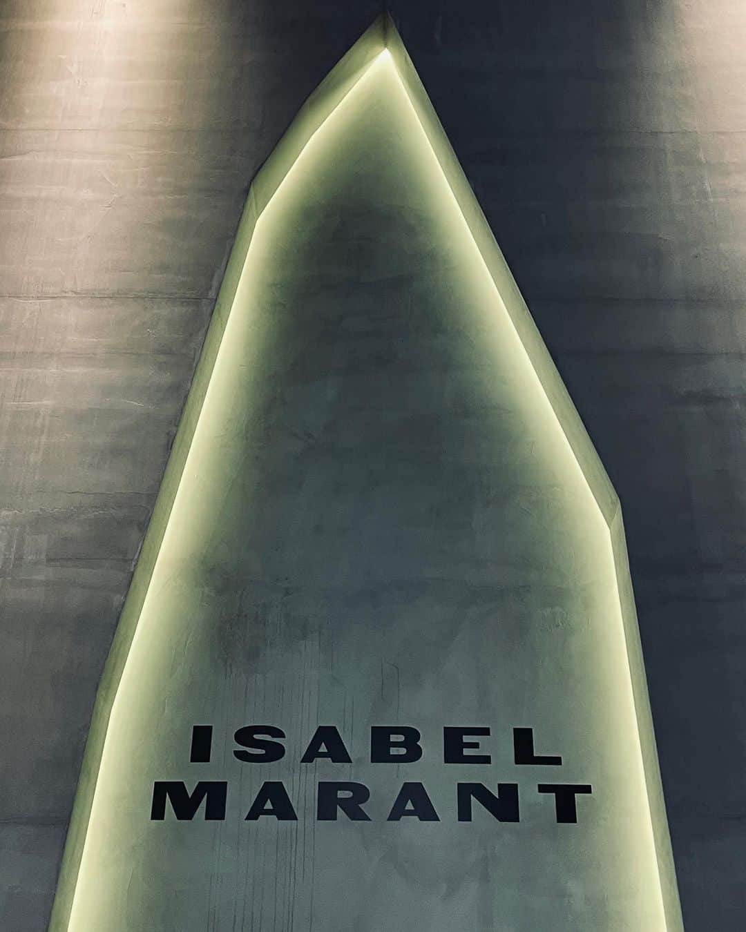 エリーローズさんのインスタグラム写真 - (エリーローズInstagram)「ISABEL MARANTの新フラッグシップストア ...