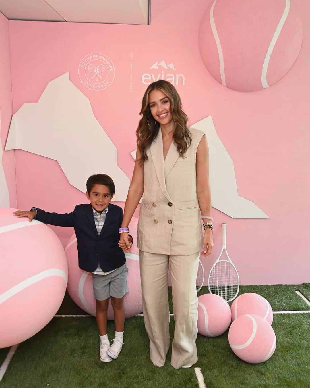 ジェシカ・アルバさんのインスタグラム写真 ジェシカ・アルバinstagram 「its Hayesies Suit For Me 🥹💘