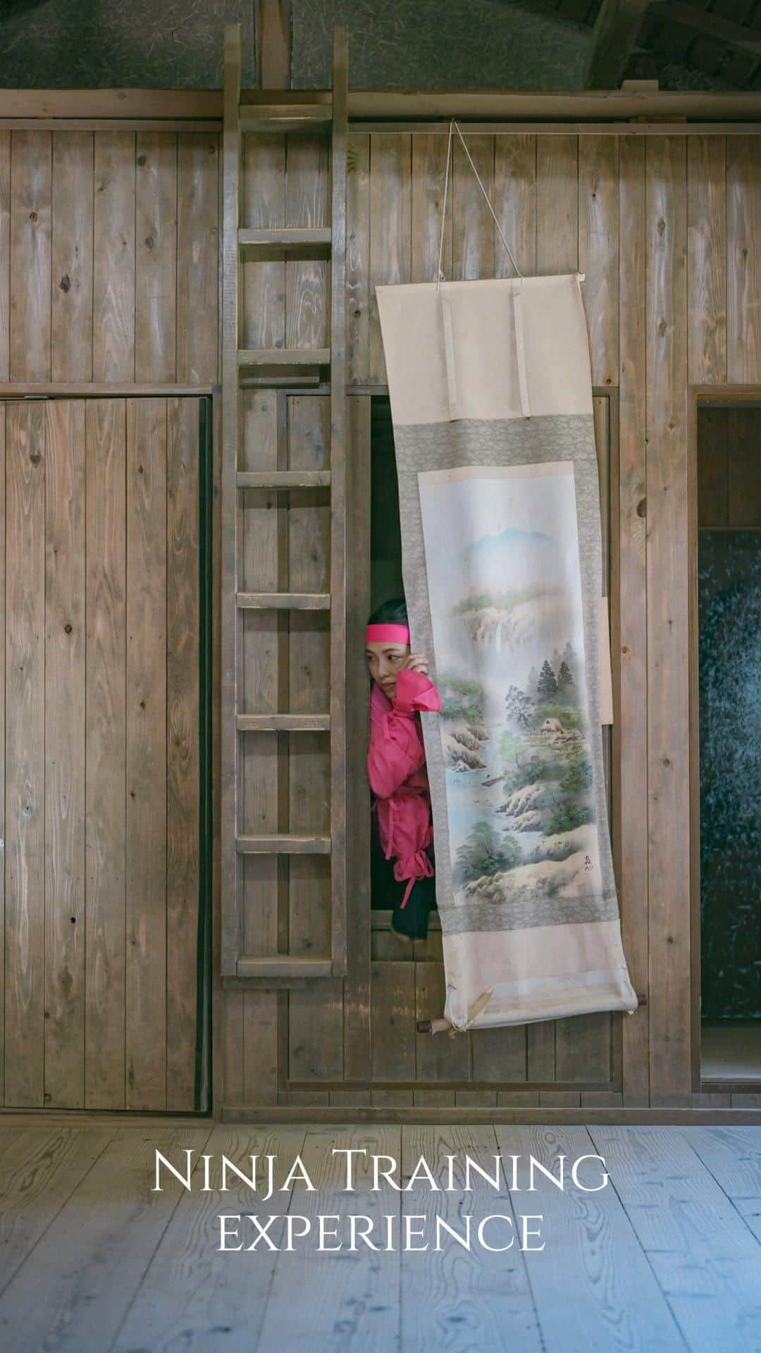 さんのインスタグラム動画 - (Instagram)「【Ninja Training Experience 🥷🏼】 Cool ninja wear shocking pink so it’s ...