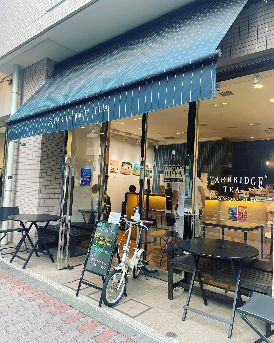 関根麻里さんのインスタグラム写真 - (関根麻里Instagram)「4周年おめでとうございます！ お茶とコーヒーがとっても美味しいです〜😊💕 最近のお気に入りは#カフェラテ、#ほうじ茶ラテ ...