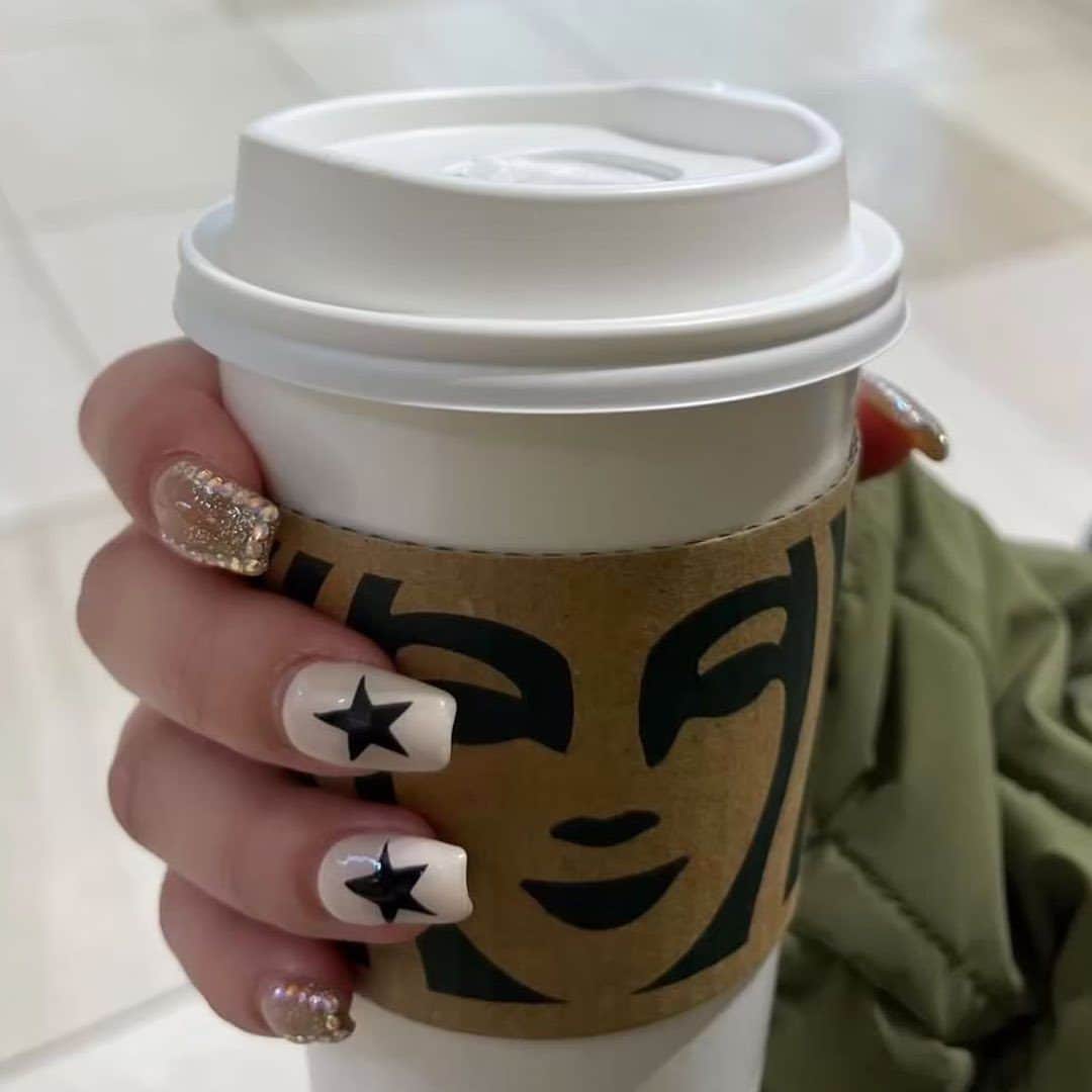 RiLiさんのインスタグラム写真 - (RiLiInstagram)「今のネイルトレンドはこれ ️【スターネイル】★💅♦︎ Special ...