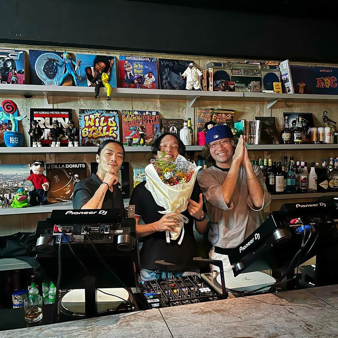 ZEN-LA-ROCKさんのインスタグラム写真 - (ZEN-LA-ROCKInstagram)「『継続はPARTY』ジャケ公開🗣️ 7/12(水)に解禁‼️ ホント久々のソロ楽曲です ...