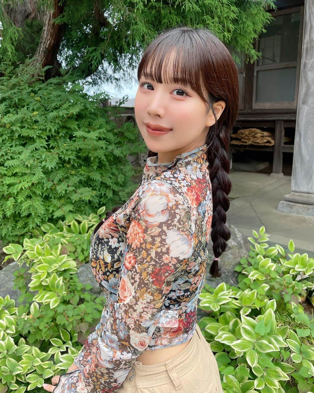 桃木兎羽さんのインスタグラム写真 - (桃木兎羽Instagram)「🍀📗🧚‍♀️ ・ ・ 三つ編み楽ちんなの〜🫶 にっこり( ᴗ ...