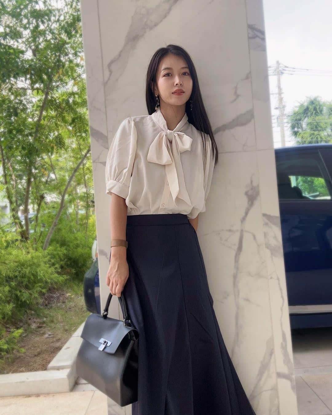 中野綾香さんのインスタグラム写真 - (中野綾香Instagram)「Alotta で購入1万5000円以内コーデ♡ 1コーデ目(1.2.3枚目) 👗着用アイテム3点 ♢肩開き2WAYフリル ...