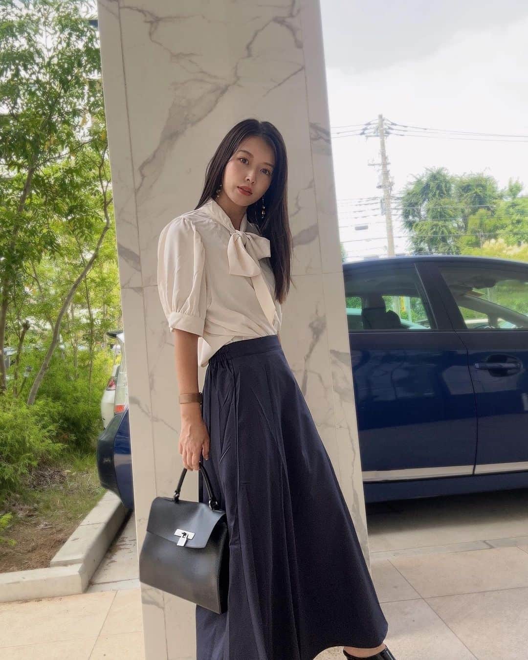 中野綾香さんのインスタグラム写真 - (中野綾香Instagram)「Alotta で購入1万5000円以内コーデ♡ 1コーデ目(1.2.3枚目) 👗着用アイテム3点 ♢肩開き2WAYフリル ...