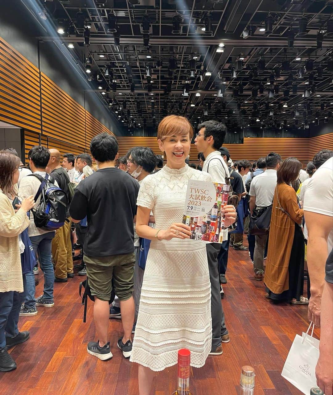 トムセン陽子さんのインスタグラム写真 - (トムセン陽子Instagram)「昨日は「TWSC大試飲会」にMCとして参加しました。 賞を受賞したボトルが大集結！ それらを少しずつ試飲しながら ...