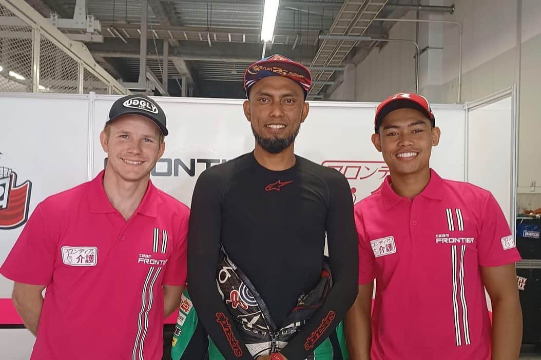 黒岩唯一さんのインスタグラム写真 - (黒岩唯一Instagram)「鈴鹿8耐 チーム フロンティア Danny、Azlan、Adam ...