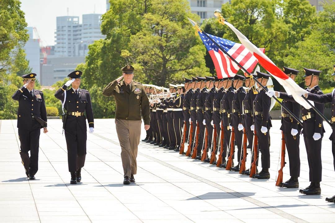 陸上自衛隊さんのインスタグラム写真 - (陸上自衛隊Instagram)「7月12日（水）、ウォーマック在日米陸軍司令官が来省し、森下陸幕長と ...