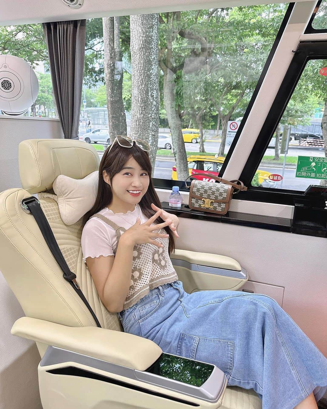 陳伊さんのインスタグラム写真 - (陳伊Instagram)「お元気ですか？ 我擁有一群好朋友 ⭐️⭐️⭐️ 這次高雄行 謝謝 @rexlin10 幫我們安排獨角獸創新號 座位超大坐起來超舒服 ...