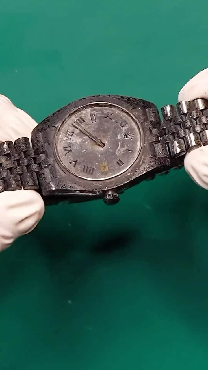 Daily Watchさんのインスタグラム動画 - (Daily WatchInstagram)「Fire damaged Rolex ...