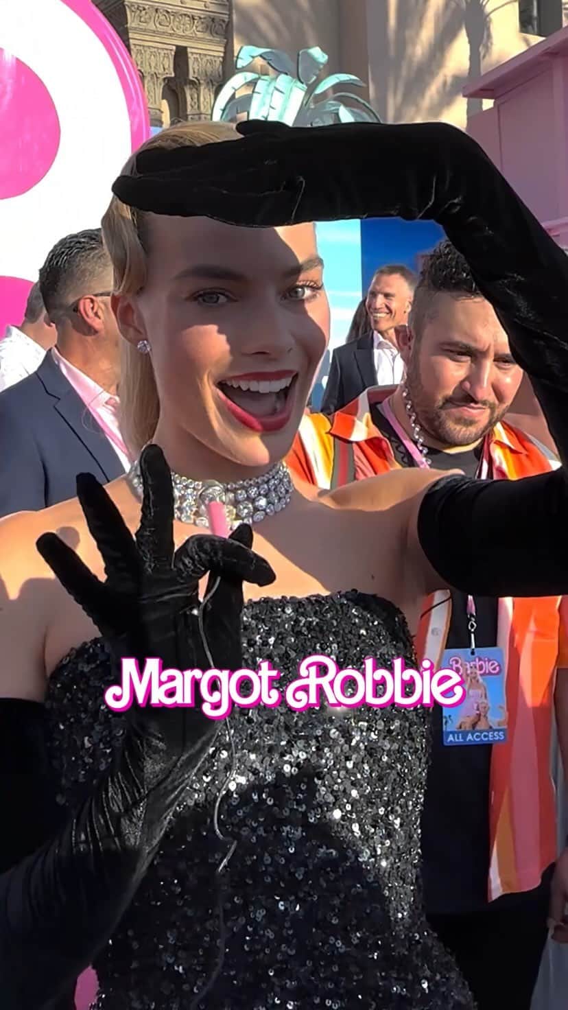 バービーさんのインスタグラム動画 - (バービーInstagram)「Hi Barbie! 📸💖 Take a look behind the ...