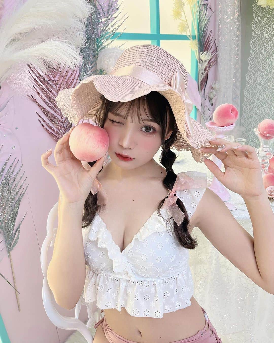 LARMEさんのインスタグラム写真 - (LARMEInstagram)「🍑 𝙋 𝙍 𝙀 𝙎 𝙀 𝙉 𝙏 LARME 057オフショット🤍 《古澤里紗ちゃん》の サイン入りチェキを 2名様に ...