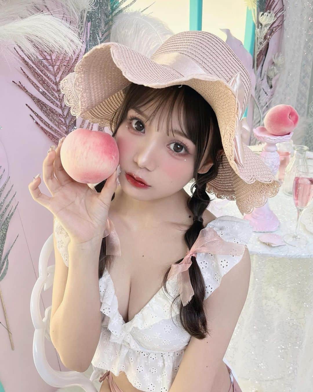 LARMEさんのインスタグラム写真 - (LARMEInstagram)「🍑 𝙋 𝙍 𝙀 𝙎 𝙀 𝙉 𝙏 LARME 057オフショット🤍 《古澤里紗ちゃん》の サイン入りチェキを 2名様に ...