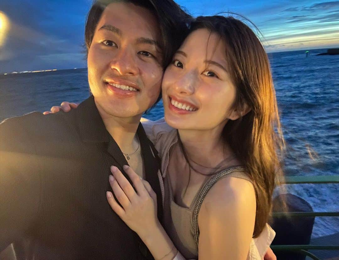 華金カップルさんのインスタグラム写真 - (華金カップルInstagram)「沖縄旅行、パッキング頑張っていっぱい服とかメイク道具とかコテとか ...