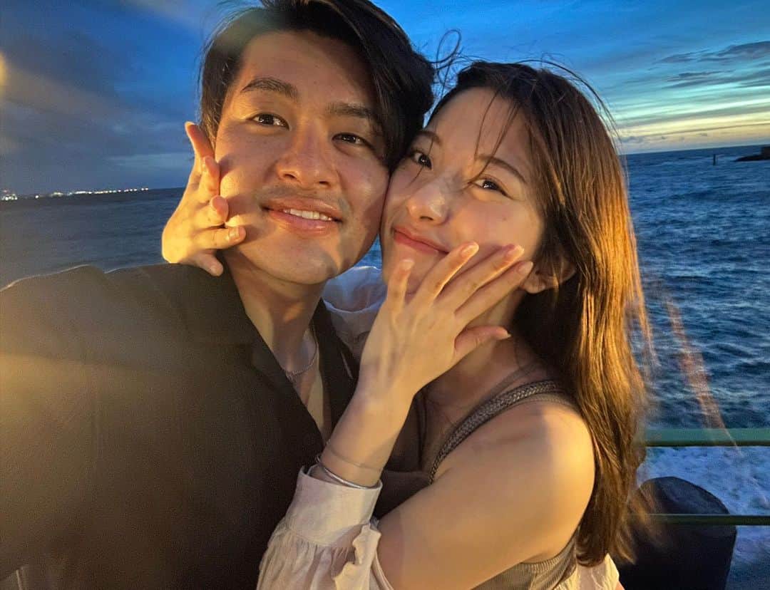 華金カップルさんのインスタグラム写真 - (華金カップルInstagram)「沖縄旅行、パッキング頑張っていっぱい服とかメイク道具とかコテとか ...