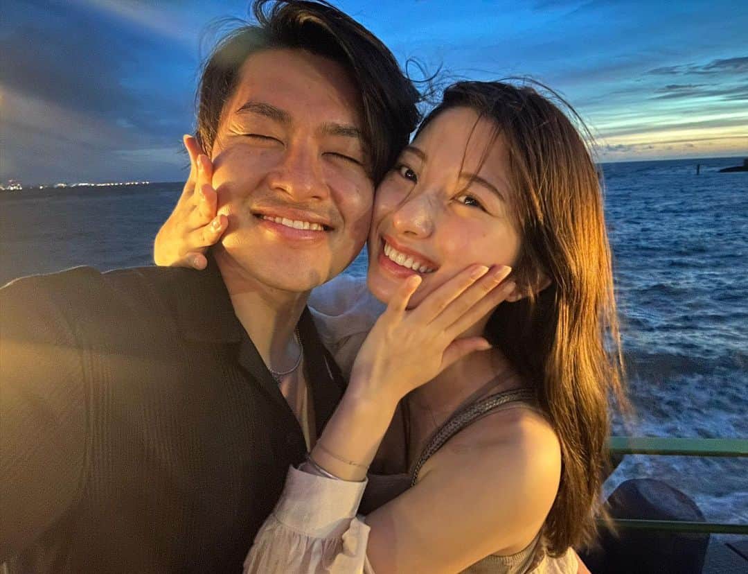 華金カップルさんのインスタグラム写真 - (華金カップルInstagram)「沖縄旅行、パッキング頑張っていっぱい服とかメイク道具とかコテとか ...