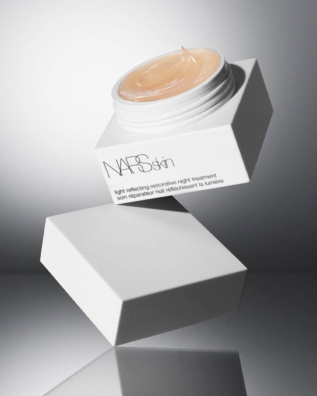 NARSさんのインスタグラム写真 - (NARSInstagram)「An overnight sensation: Light ...