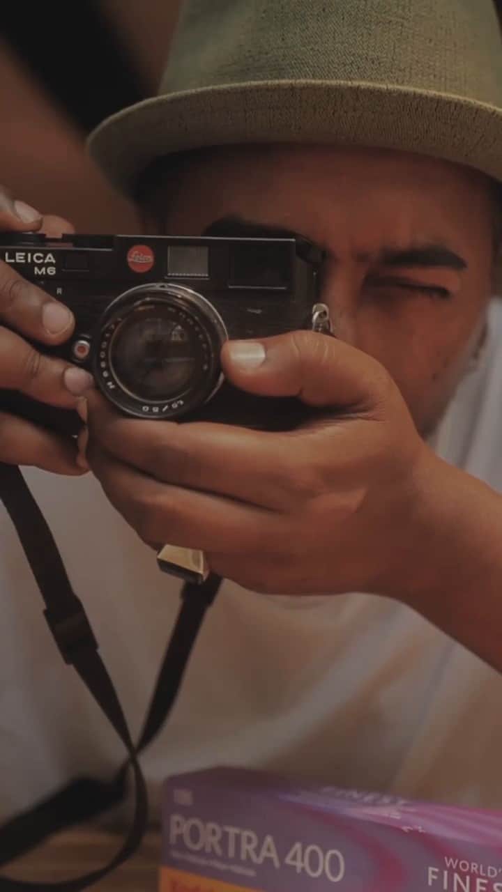 ライカさんのインスタグラム動画 - (ライカInstagram)「Lights, camera... action! Hold on ...