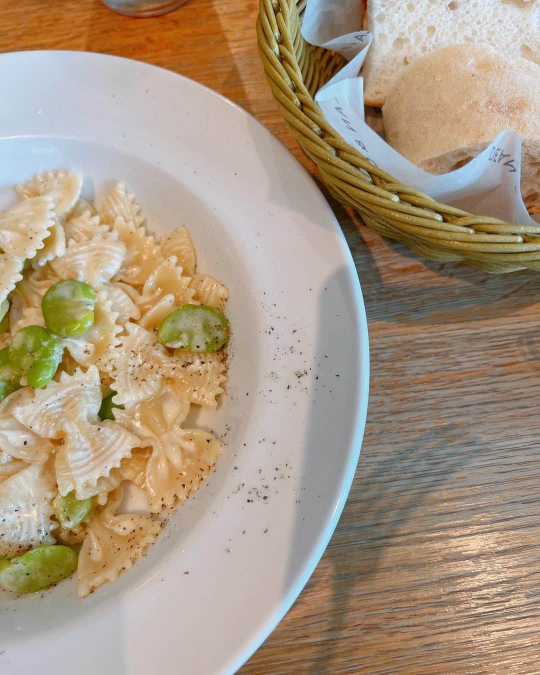 HALCAさんのインスタグラム写真 - (HALCAInstagram)「🥗🥯🥂 気に入ったらまたすぐ行っちゃうタイプ。 パンは娘に取られちゃうけど(←美味しいよね〜) 一緒に食事を楽しめるの ...